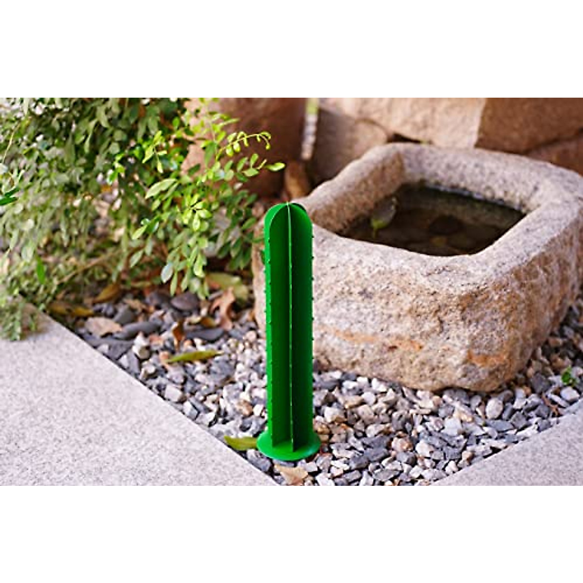 Metal desert cactus Rustic Sculpture The cactus Plant Home Decor Rustic Hand Painted The cactus Garden Ornaments Outdoor Decor Figurines Home Yard Decorations Stakes Lawn Ornaments (3 PCS green)