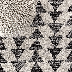 JONATHAN Y MOH206A-8 Aisha Moroccan Triangle Geometric Indoor Farmhouse Area-Rug Bohemian Minimalistic Easy-Cleaning Bedroom Kitchen Living Room Non Shedding, 8 X 10, Cream,Black