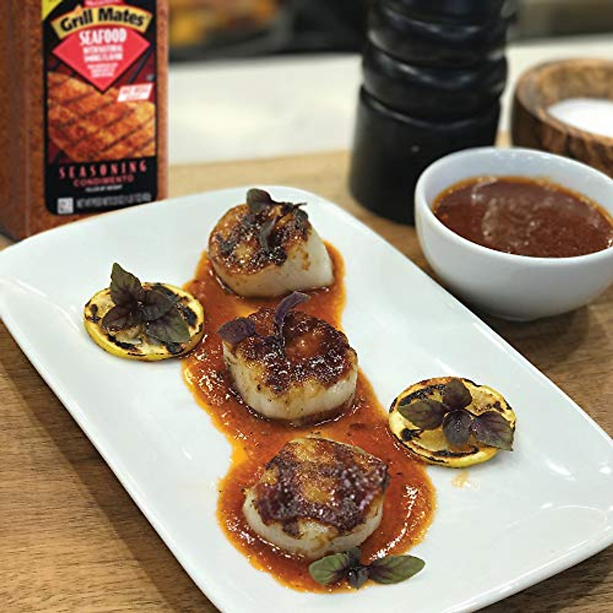 McCormick Grill Mates Seafood Seasoning, 23 oz - One 23 Ounce Container of Fish Seasoning, Enhancing Flavor of Seafood, Beef, Poultry, Vegetable Dishes and More