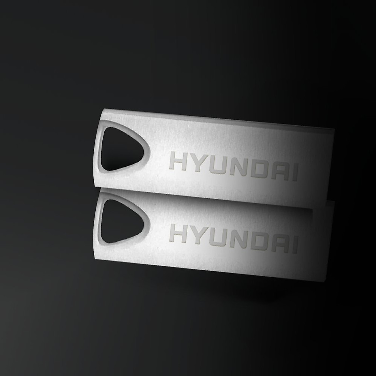 HYUNDAI Bravo Deluxe 16GB USB 2.0 Metal Flash Drive with Keychain - Max. Read Transfer Rate 10MB/s and Max. Write Transfer Rate 3MB/s [Silver] Components U2BK/16GAS