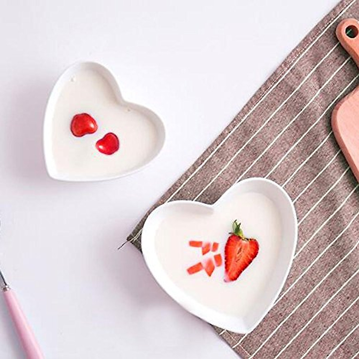 BigNoseDeer Super Cute heart shape Ceramic Sauce Dish,Mini Side Seasoning Dish,Condiment Dishes/Sushi Soy Dipping Bowl,Snack Serving Dishes,Love Porcelain Small Saucer Set(Set of 4) (3.38inch)