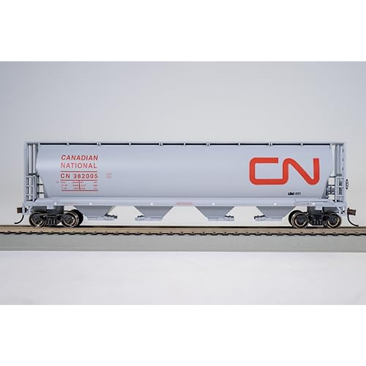 Bachmann Trains - Canadian 4 Bay Cylindrical Grain Hopper - Canadian National - HO Scale