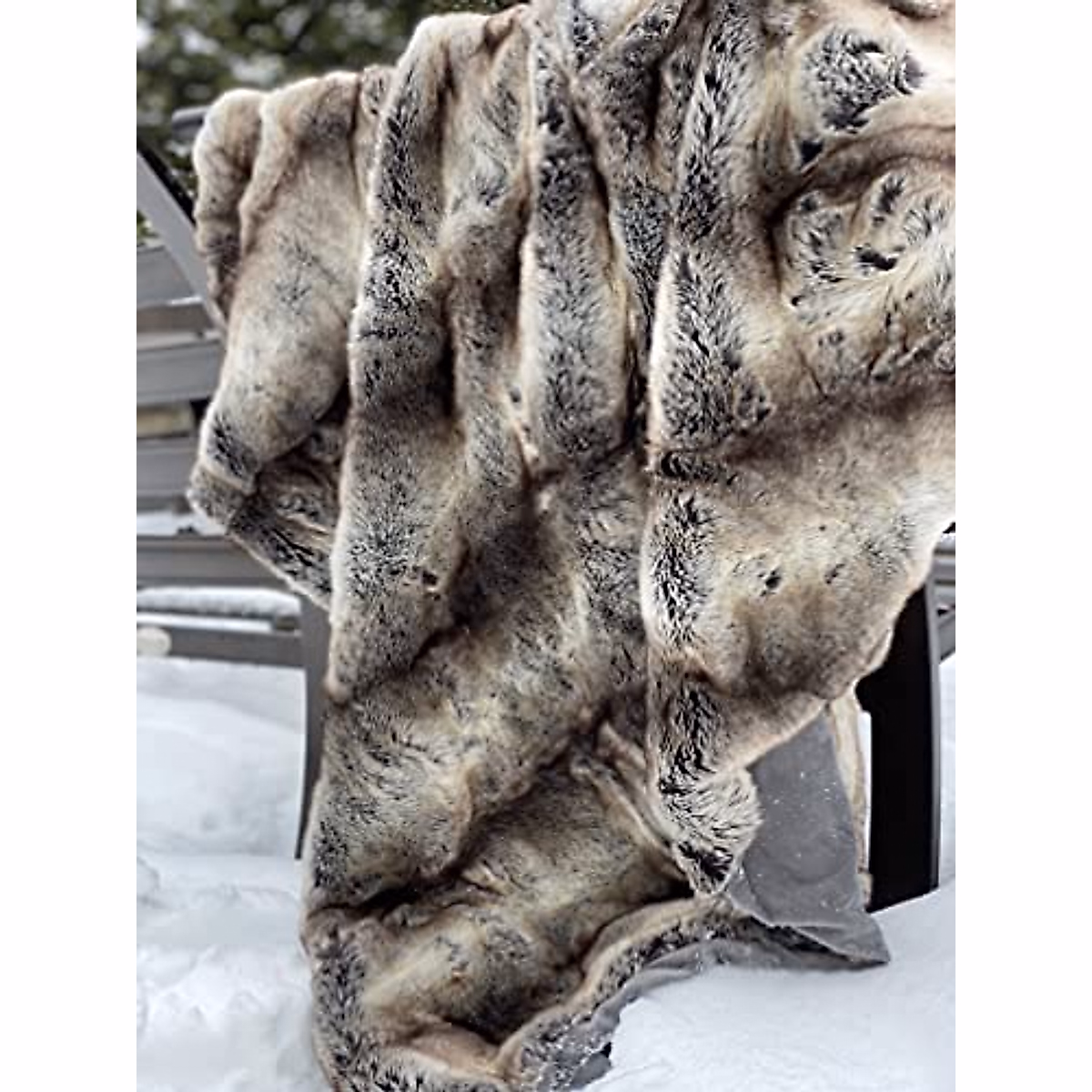 Eikei Luxury Faux Fur Throw Blanket Super Soft Oversized Thick Warm Afghan Reversible to Plush Velvet in Tan Grey Wolf, Cream Mink or Blush Chinchilla, Machine Washable (Chinchilla, 60Wx70L)