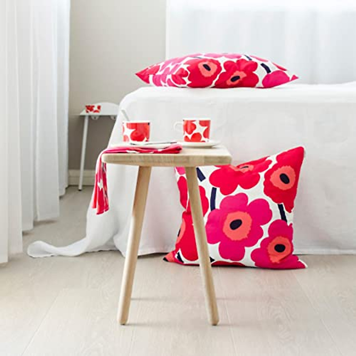 Marimekko - Queen Comforter Set, Cotton Bedding with Matching Shams, Lightweight Home Decor for All Seasons (Unikko Red, Queen)