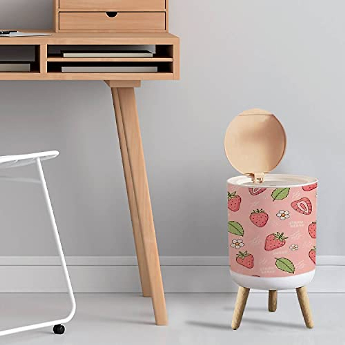 IKFLWJUTFW Small Trash Can with Lid Strawberry Cute Colorful Strawberries Flowers and Leaves in 7 Liter Round Garbage Elasticity Press Cover Wastebasket for Kitchen Bathroom Office 1.8 Gallon