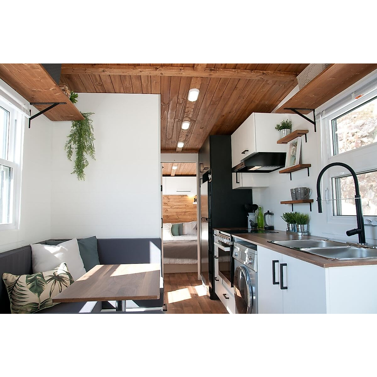 Nomadnest Modern Mobile Tiny Home - Luxurious and Compact Living Solution for Adventurers