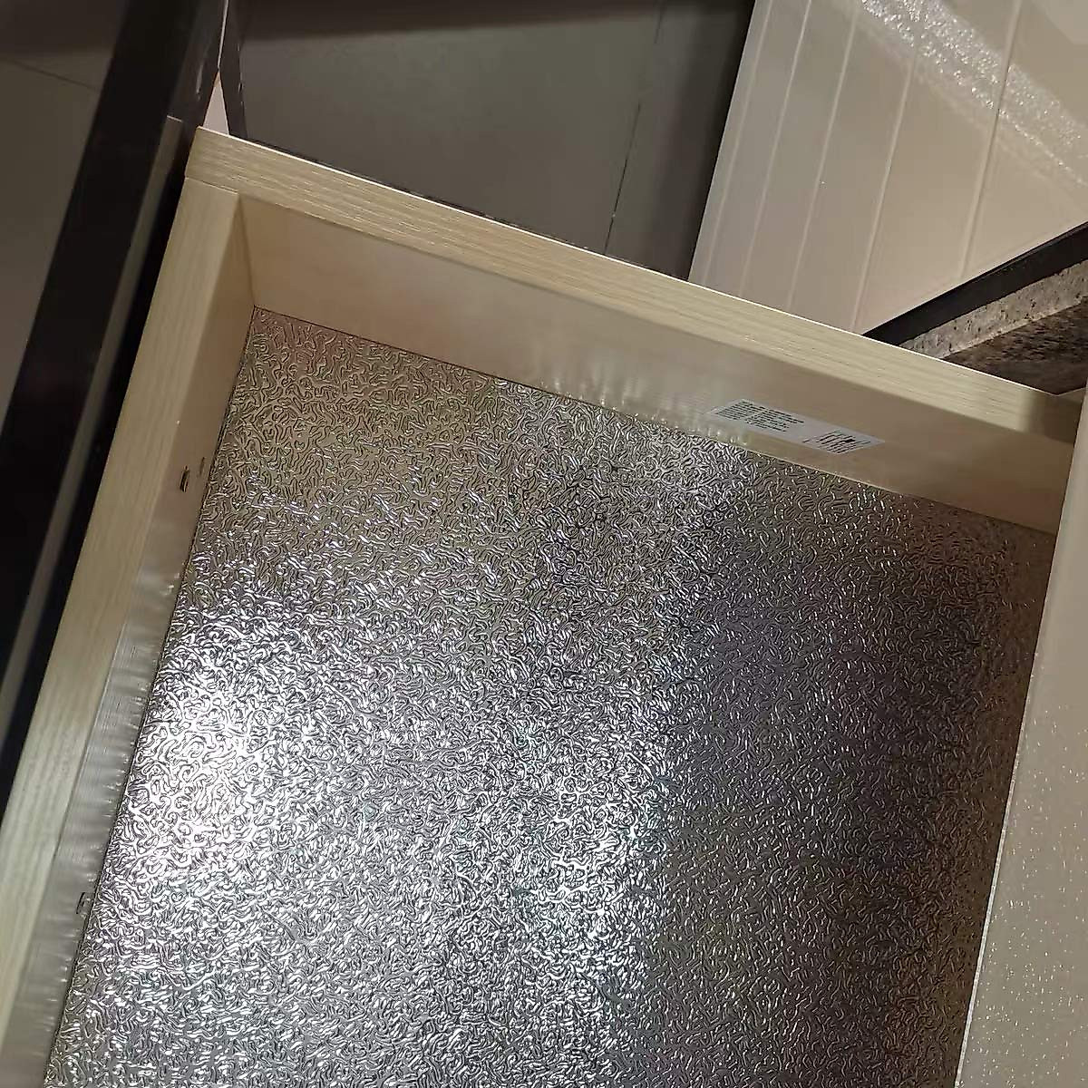 BAYYA Silver Kitchen Backsplash Wallpaper Stickers Peel and Stick Aluminum Foil Contact Paper Self Adhesive Waterproof Oil-Proof Heat Resistant Wall Sticker for Countertop Drawer Liner Shelf Liner