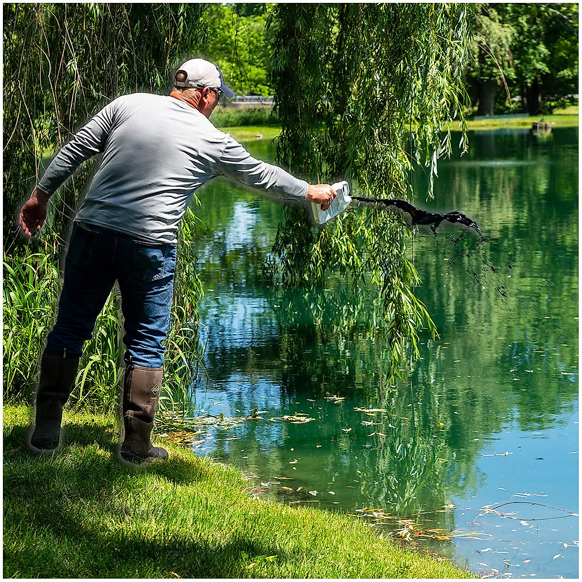 Natural Waterscapes Pond Dye - Midnight Blue Super Concentrate- 1 Quart Treats 1 Acre up to 6 Feet Deep, Dark Natural Looking Blue Pond Dye- Mix of Bright Blue Dye and Black Dye (1)