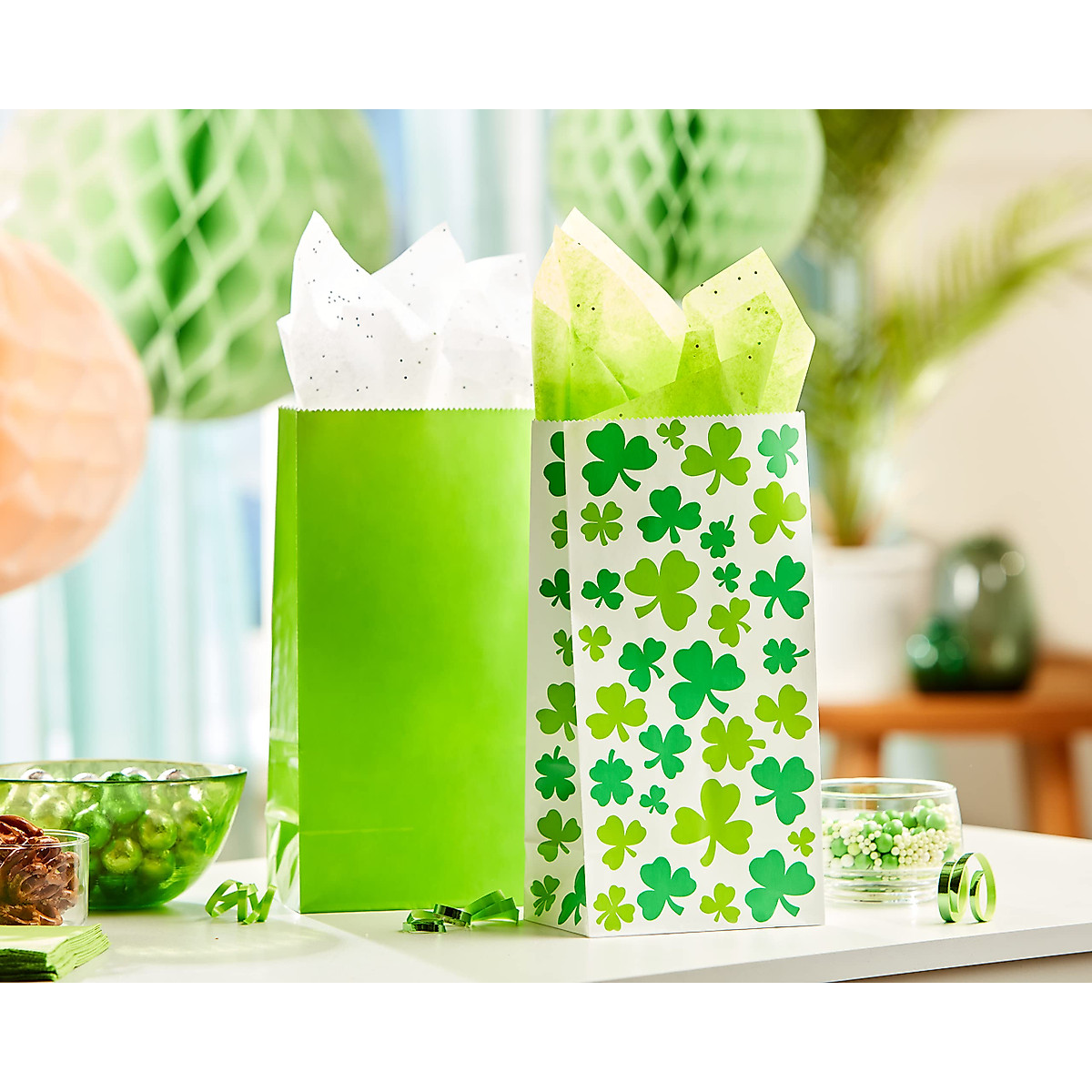 American Greetings St. Patrick's Day Gift Bag, Green Shamrocks(16-Count)