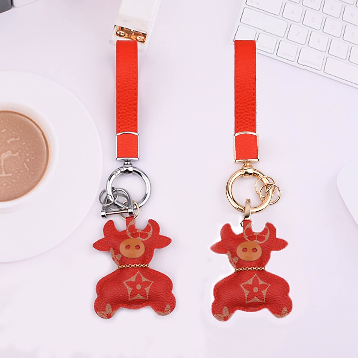 leather men and women general-purpose car keychain chain holders can be rotated 360 degrees, anti-lost D-rings, Orange + Gold Horseshoe Buckle,