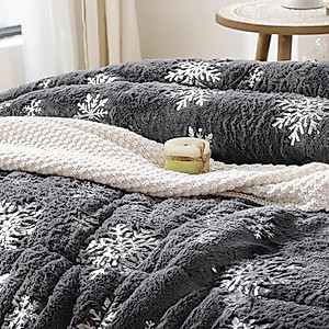 YIRDDEO Grey Duvet Cover Queen with Silver Snowflake 3 Pieces Christmas Bedding Duvet Cover Sets for Queen Size Bed Soft Microfiber Duvet Winter Plush 2 Pillow Cases