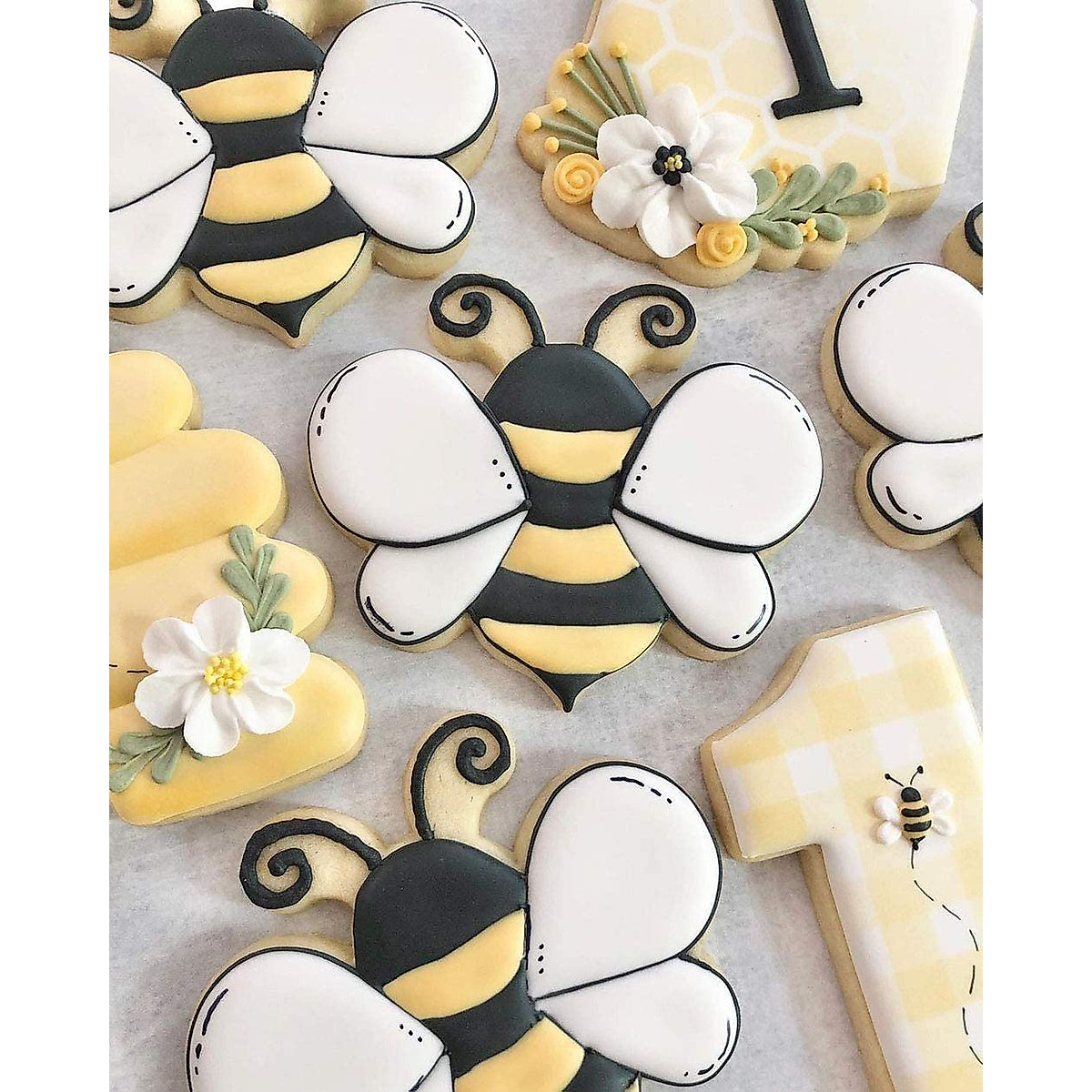 Aoerfes 6 Piece Bee Cookie Cutter Set, Honeycomb Hexagon Honey Jar, Bear the Pooh Molds Cutters for Bee Party Making Muffins, Biscuits, Sandwiches Fondant Decorations