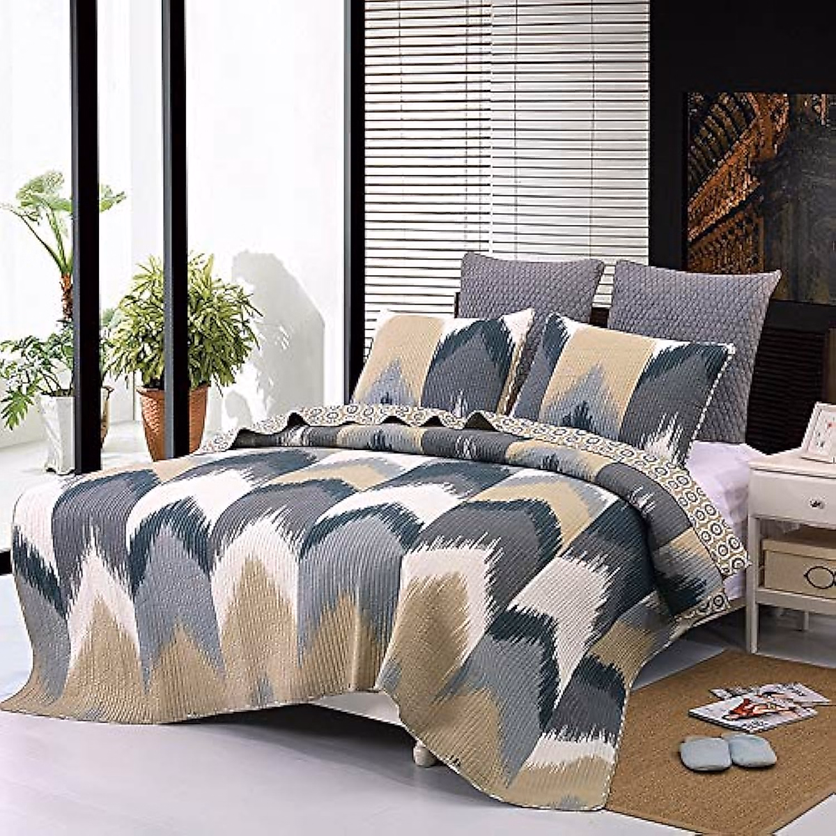 YAYIDAY Bedspread Quilt Set Queen Size - Peach Skin Fabric - Breathable Coverlet with Pillow Shams, Geometry Pattern Modern Grey Beige Black Chevron