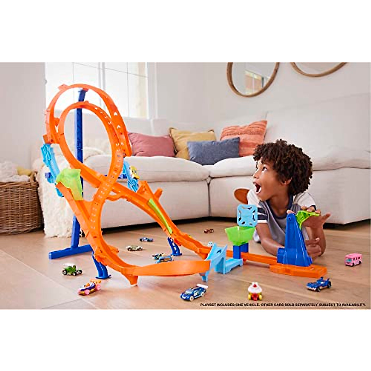 Hot Wheels Toy Car Track Set with Figure-8 Jump & 1:64 Scale Car, 2-Ft Tall Track, Connects to Other Sets