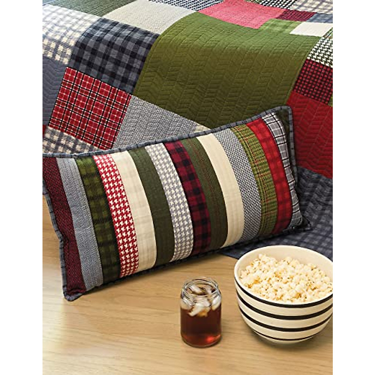 Home for the Holidays: Quilts & More to Welcome the Season