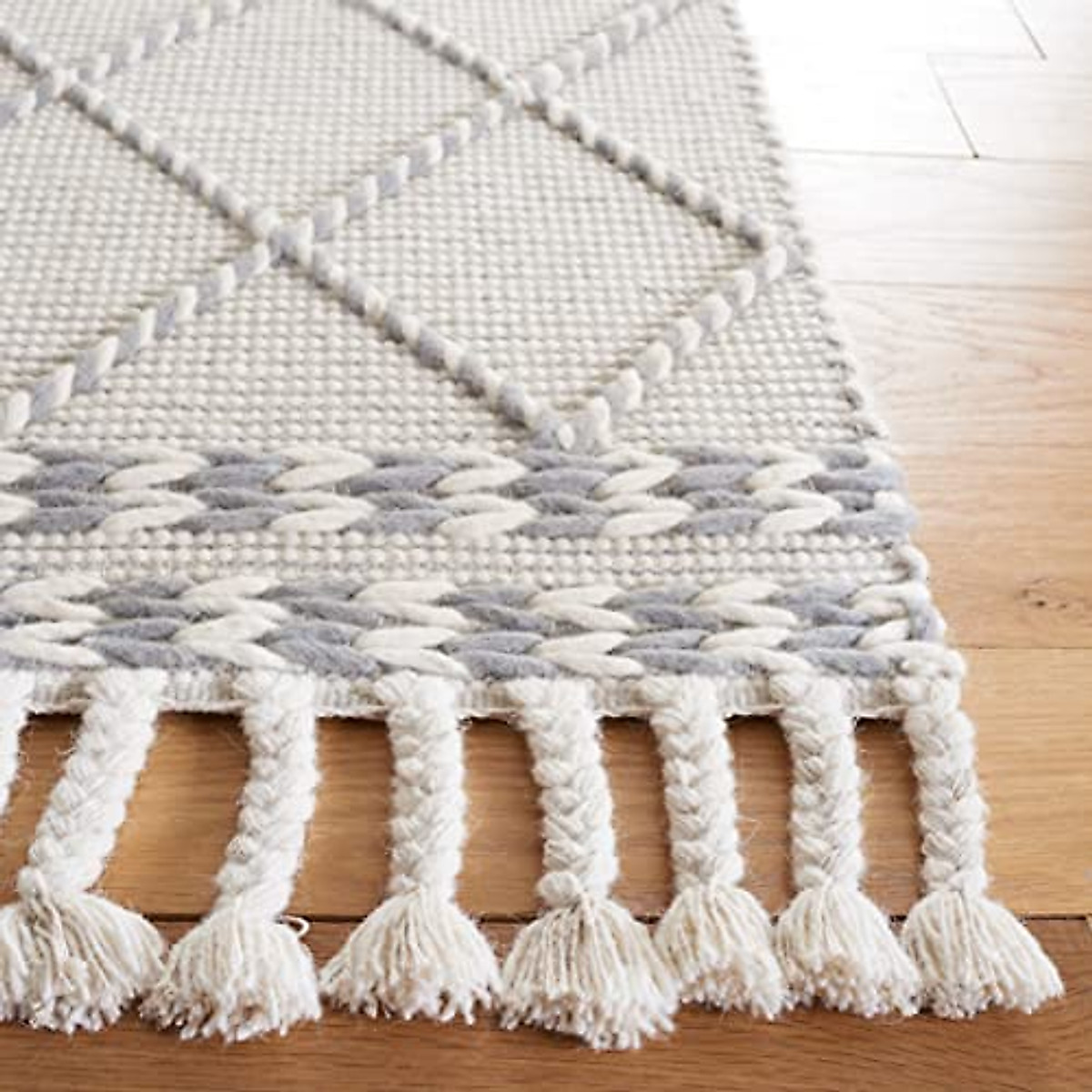 SAFAVIEH Vermont Collection Accent Rug - 4' x 6', Ivory & Grey, Handmade Moroccan Boho Trellis Braided Tassel Wool, Ideal for High Traffic Areas in Entryway, Living Room, Bedroom (VRM161F)