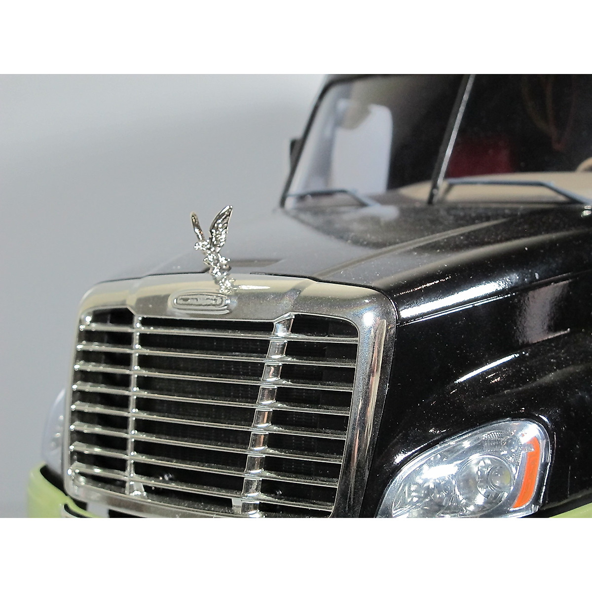 for Remote Control Toy Accessory Semi Truck Custom Front Hood Grill Ornament Emblem Eagle for Tamiya 1/14 Semi King Hauler Truck
