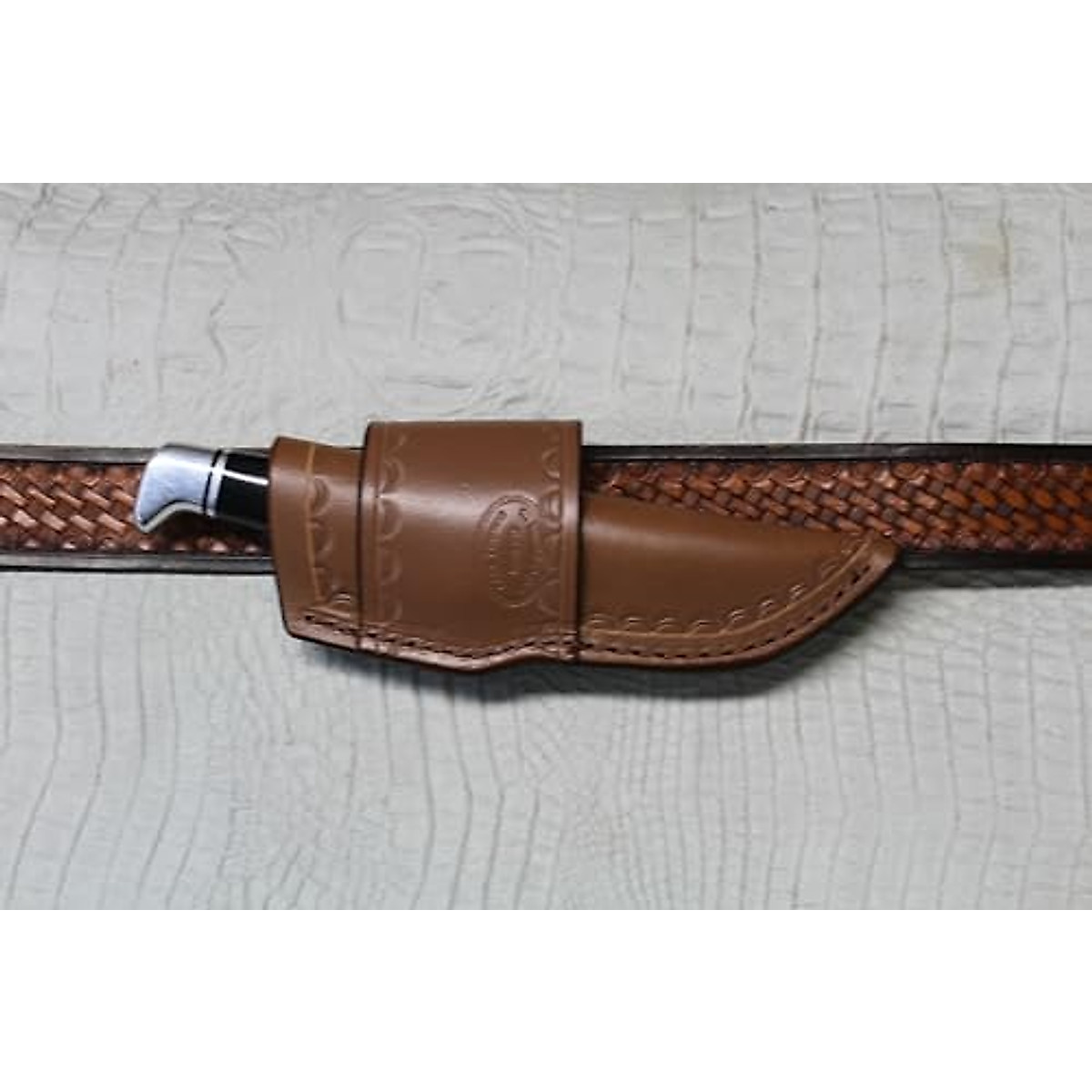 CARL THOMAS LEATHERS Crossdraw knife sheath. quality leather quality stitching. fix blade Nylon stitching. may defeat a 103. Knife holder.