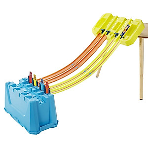 Hot Wheels Toy Car Track Builder Playset, Multi-Lane Speed Box, 18 Component Parts with Storage & 2 1:64 Scale Vehicles