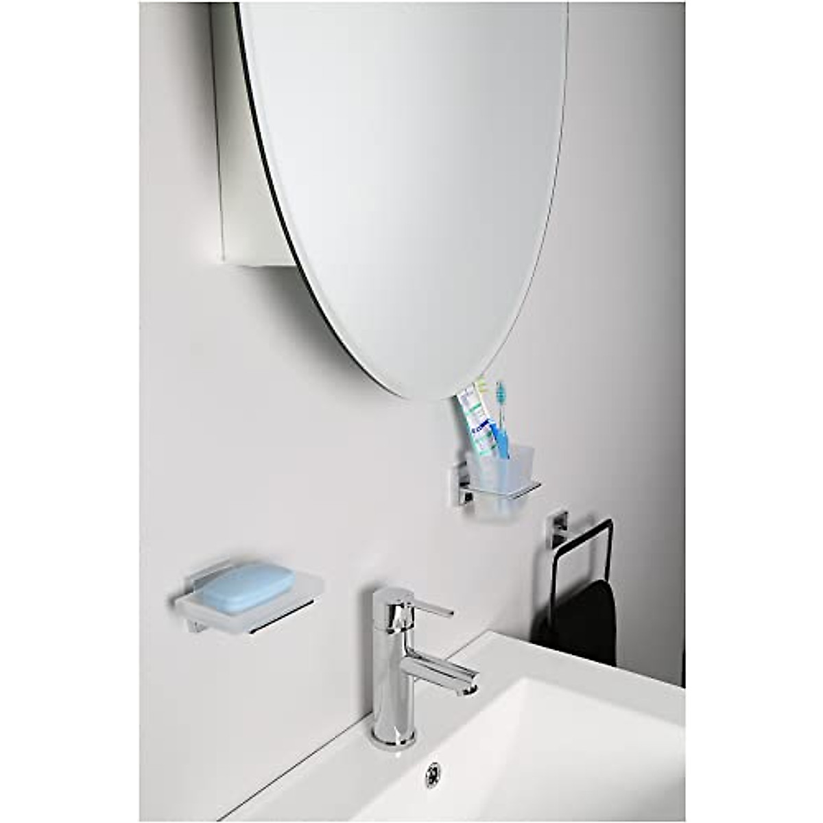 JACUZZI PD43000 PD43000 31" H x 21" W x 4-1/2" D Single Door Medicine Cabinet