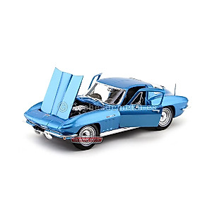 Maisto Die Cast 1:18 Scale 1965 Chevrolet Corvette (Colors May Vary)