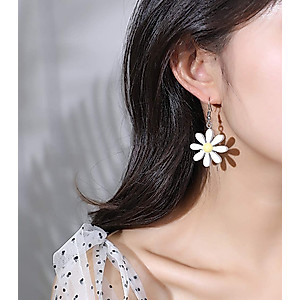 Daisy Earrings,Daisy Flower Earrings for Women,Acrylic Yellow Flower Daisy Dangle Earring Wild Lily Petals Hawaii Plant Earrings
