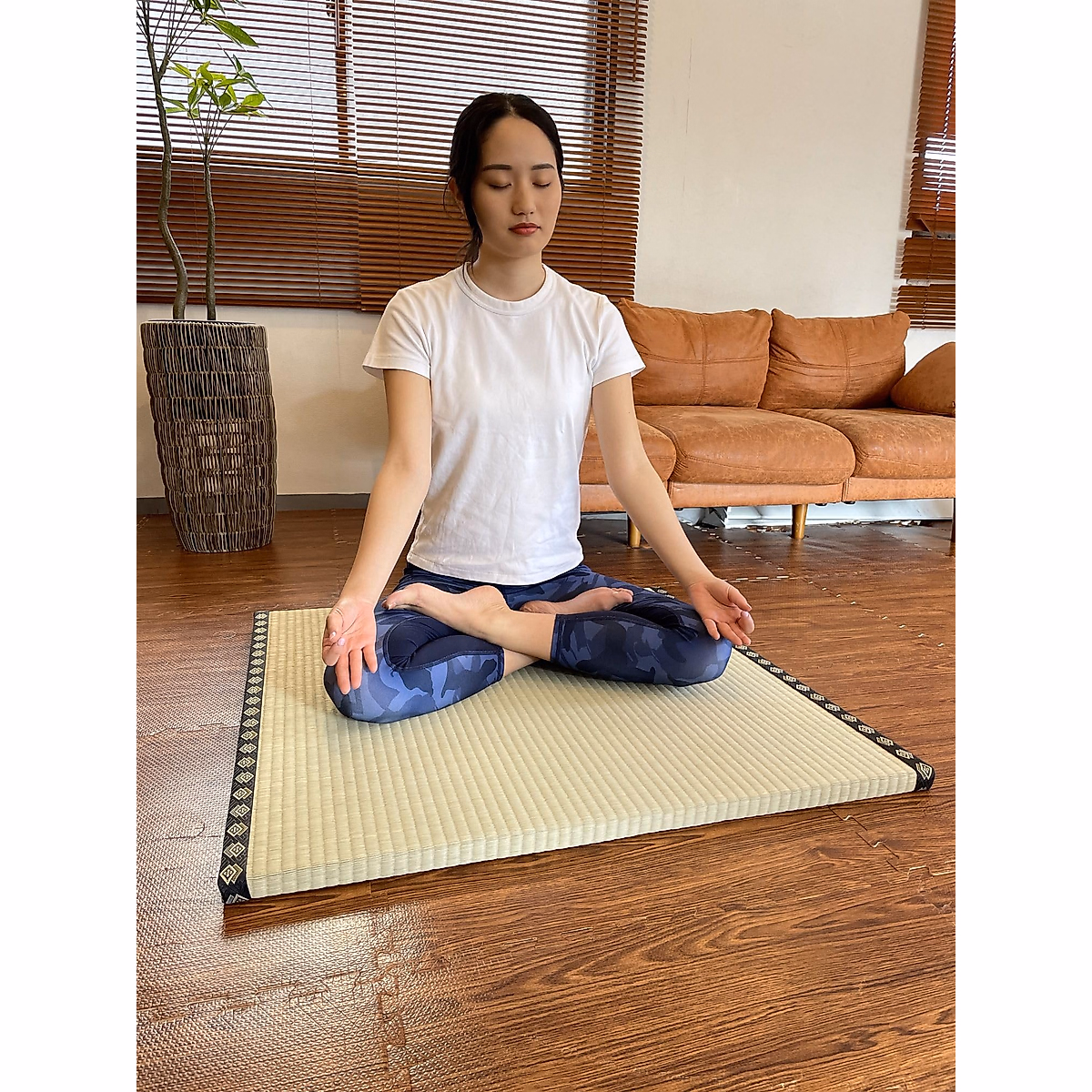 和楽美 Warabi Tatami mat for Living Room, Mattress, Rug,Portable Mattress,Japanese Bed, Rush Igusa Made in Japan 33.5in×33.5in (Asanoha)