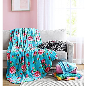 Betsey Johnson | Fleece Collection | Blanket - Ultra Soft & Cozy Plush Fleece, Lightweight & Warm, Perfect for Bed or Couch, Queen, Tie Dye Love