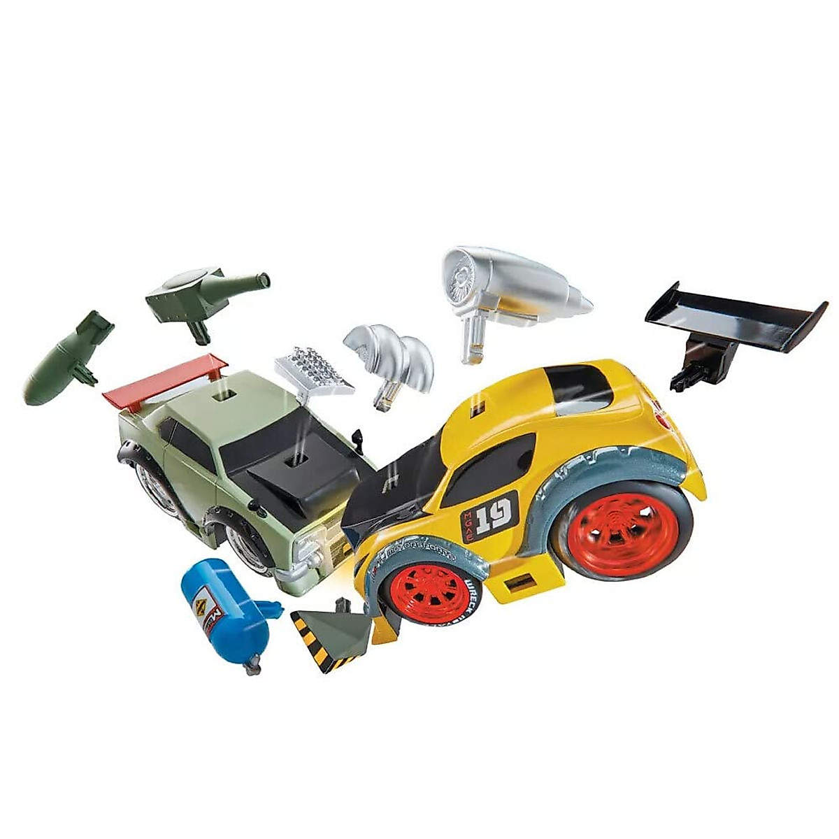 MGA Entertainment Wreck Royale Exploding Crashing Tooned Out Race Car with 4 Mix 'N Match Explosive Parts