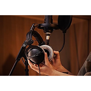 beyerdynamic DT 770 PRO 250 Ohm Over-Ear Studio Headphones in black. Closed construction, wired for studio use, ideal for mixing in The studio