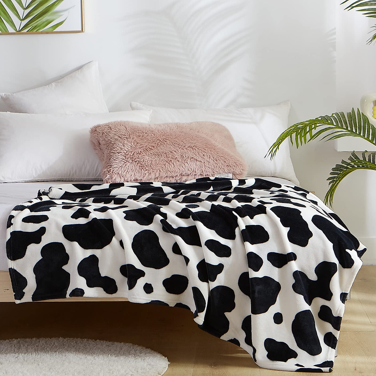 Fleece Cow Print Blanket Black and White Bed Cow Throws Soft Couch Sofa Cozy Warm Small Blankets Plush Gift for Daughter Mom, Bedroom Decor 60x80 inch