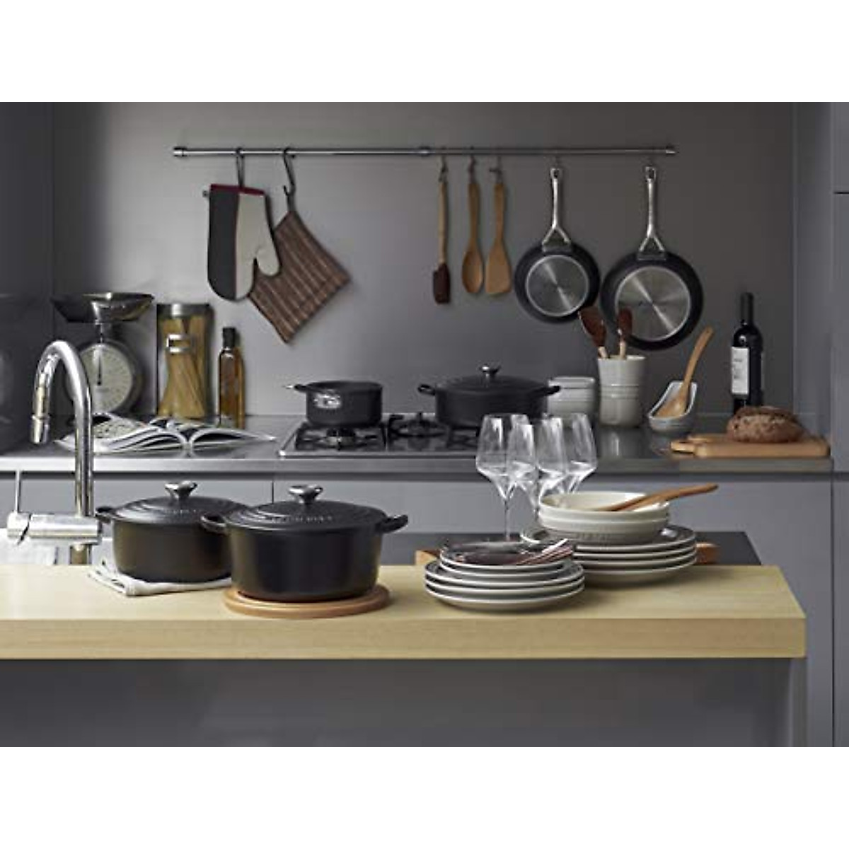 Le Creuset Signature Cast Iron Round Casserole, 26 cm - Satin Black