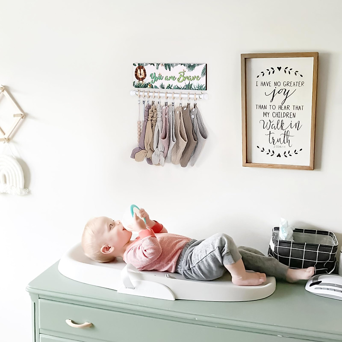 POVETIRE Pacifier Clip Holder Baby Bibs Organizer, Neutral Baby Bandana Drool Bibs Holder - Baby Burp Cloths Organizer Storage Hanging Wall Decor for Nursery Newborn Infant Girls and Boys Room