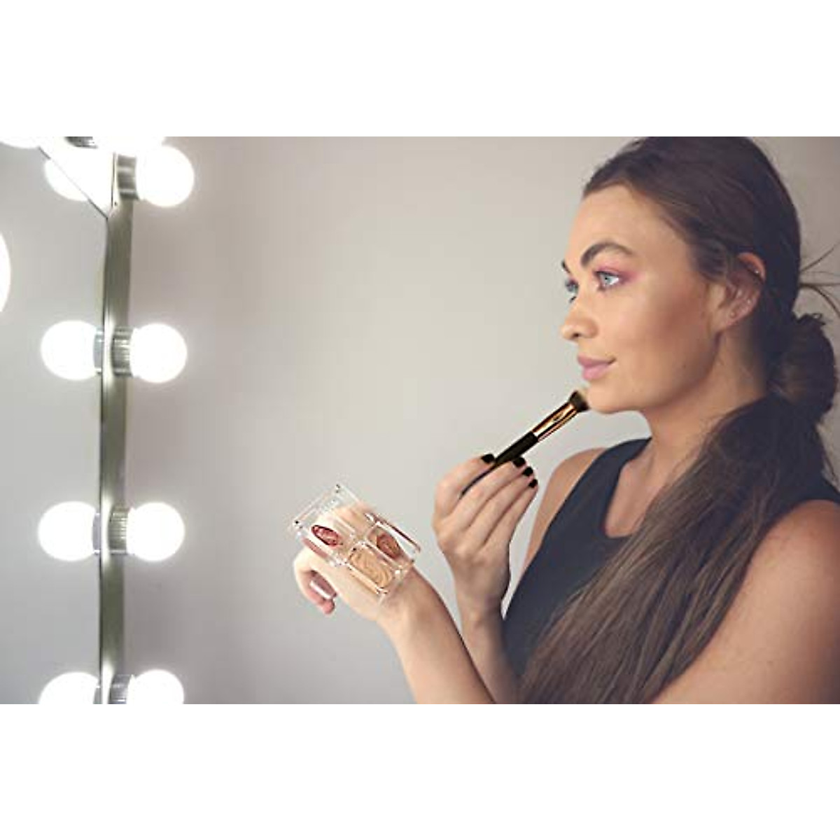 Hand Makeup Mixing Palette Makeup Lovers have been Searching for, with Lid, Great when applying makeup to others too, bye-bye Makeup Stains! 5 groves