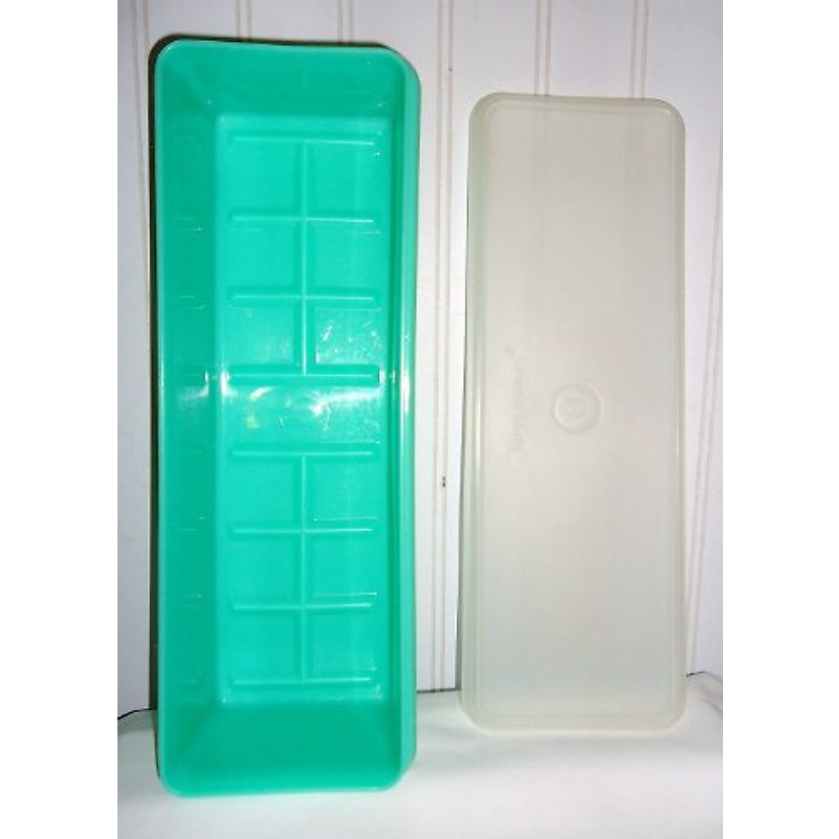 Tupperware Vintage Jadite Green Produce Thin-stor Celery Storage with Frosted Seal #892 Vegetable Crisper Keeper
