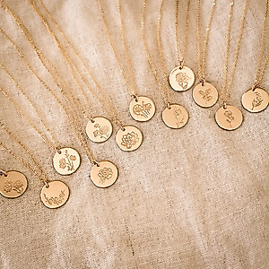 UMAGICBOX Disc Birth Flower Necklace 18k Gold Engraved Custom Dainty Birth Month Floral Pendant Charm Personalized Jewelry Birthday Gift for Women New Mom Best Friend
