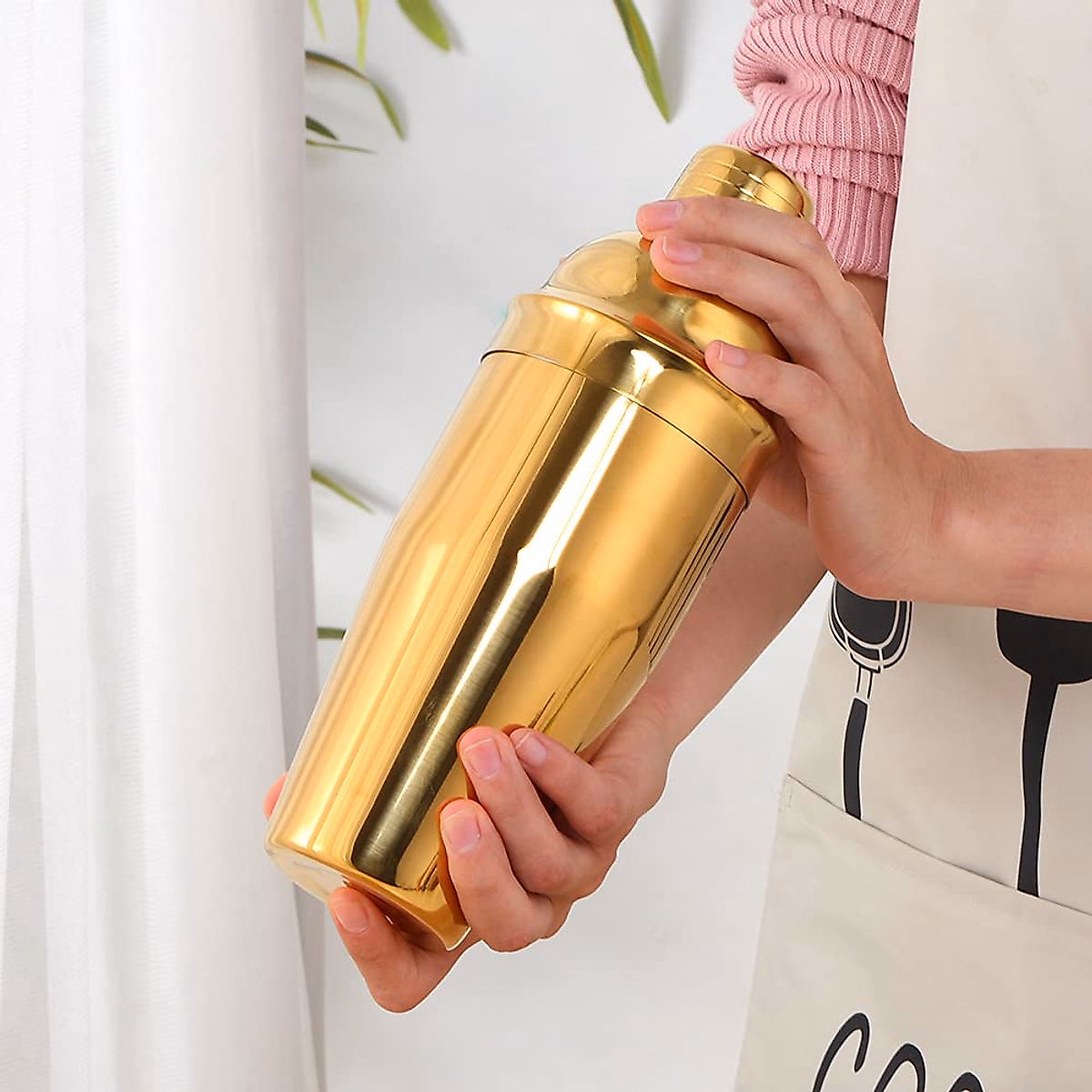 25oz Stainless Steel Cocktail Shaker Color Me Martini Shaker with Built-in Strainer and Double Measuring Jigger Drink Shaker Bar Tools Bartender Kit for Home Bar or Commercial Use(2 Piece)(Gold)