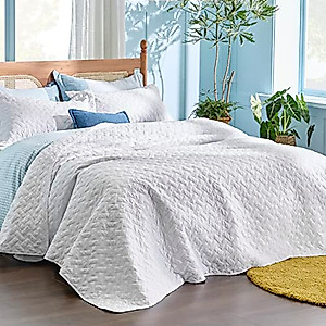 Bedsure California King Quilt Set - Lightweight Summer Quilt Cal King - White Bedspreads California King Size - Bedding Coverlets for All Seasons (Includes 1 Quilt, 2 Pillow Shams)