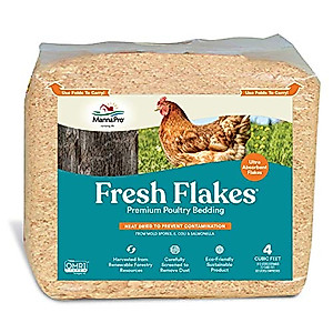 Manna Pro Fresh Flakes | Chicken Coop Bedding | Pine Shavings for Chicken Bedding | 4 Cubic Feet