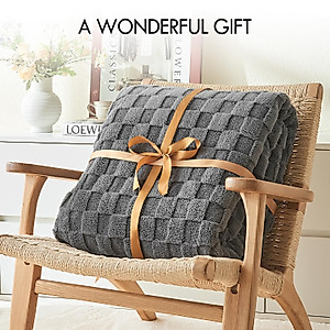 Kaisa Twin Blankets Throw 60"x80", Ultra Soft Cozy Bed Blankets for Couch Sofa Bed, 3D Checkered Blankets for Home Decor, Breathable Warm Lightweight Fall Blankets, Gifts for Girl Woman, Gray