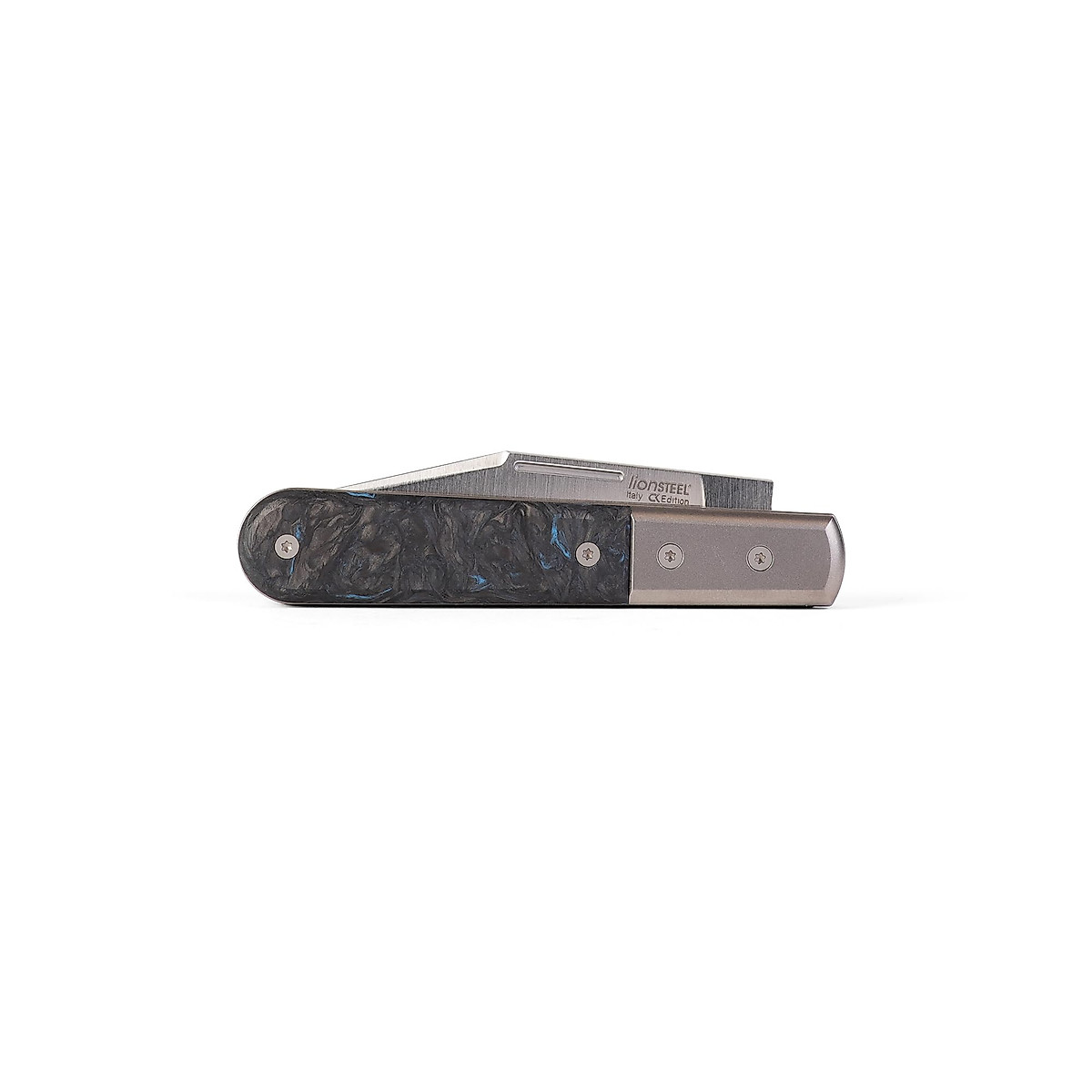 LionSTEEL Barlow Traditional Gentlemen’s Folding Pocket Knife, Collector Quality Folder for EDC, Titanium Bolsters, M390 Steel, Made in Italy (Clip Point, Blue Carbon Fiber)