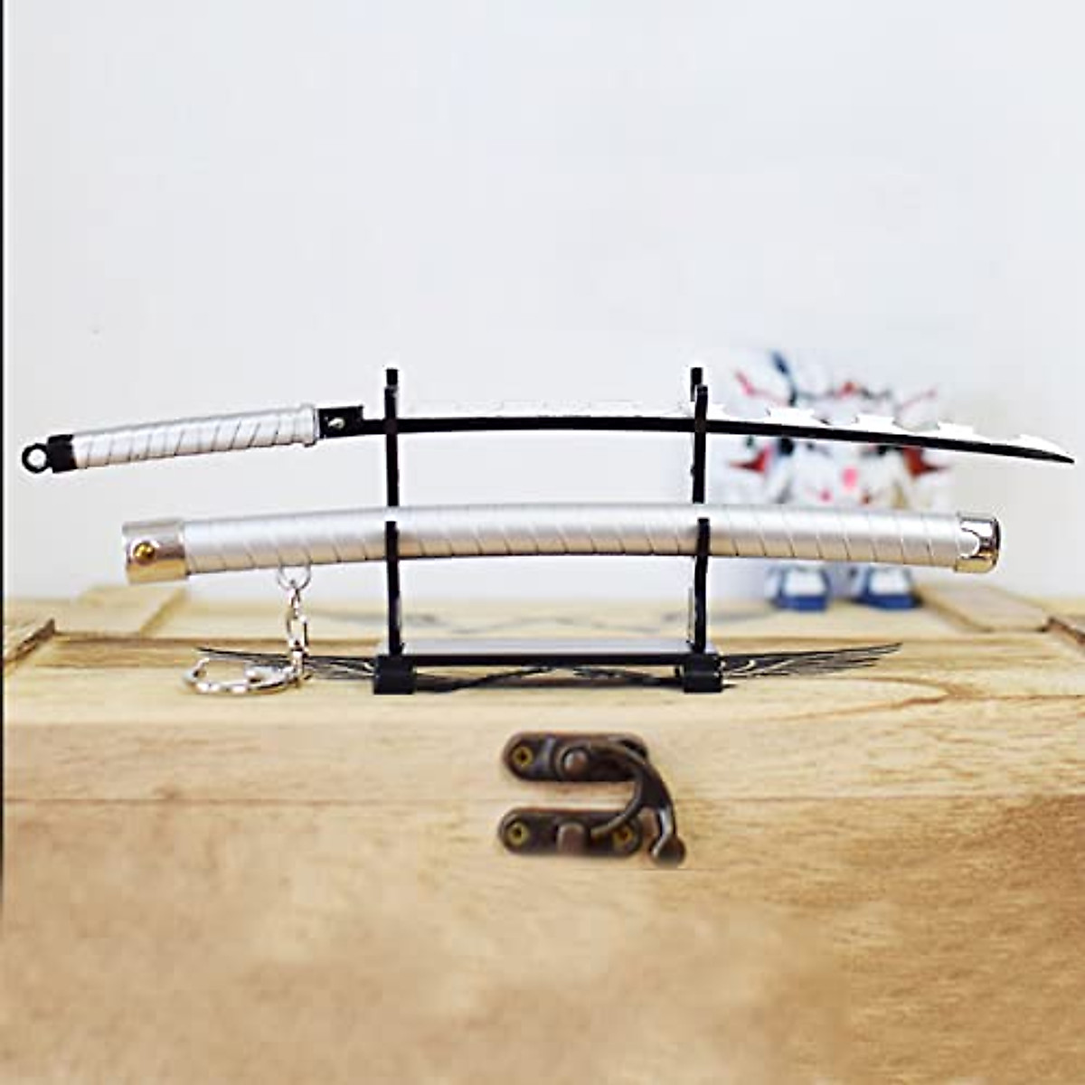 Batustou Mini Katana Sword Keychains 9inch Sword Metal Weapon Model with Stand Anime Figure For Men Devil Hashibira Inosuke Key Chain Cosplay