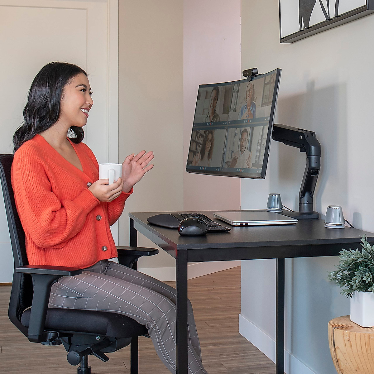 Ergotron – HX Premium Heavy Duty Monitor Arm, Single Monitor VESA Desk Mount – for Flat or Slight Curved Ultrawide Monitors Up to 49 inches, 20 to 42 lbs – Standard Pivot, Matte Black