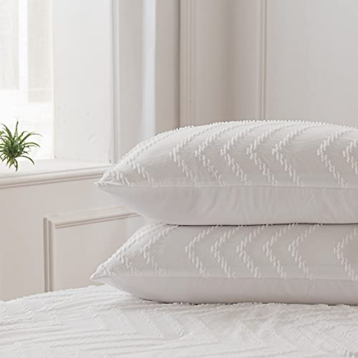 SLEEPBELLA Queen Comforter Set - White Tufted Bedding - Lightweight & Fluffy All-Season Comforter for Queen Bed (90x90In Comforter & 2 Pillowcases)