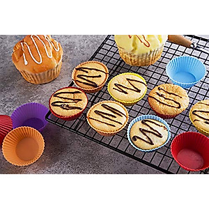 Mirenlife Silicone Cupcake Liners Reusable Silicone Baking Cups Nonstick Muffin Molds Easy Clean Silicone Muffin Liners, 24 Pieces in 8 Rainbow Colors