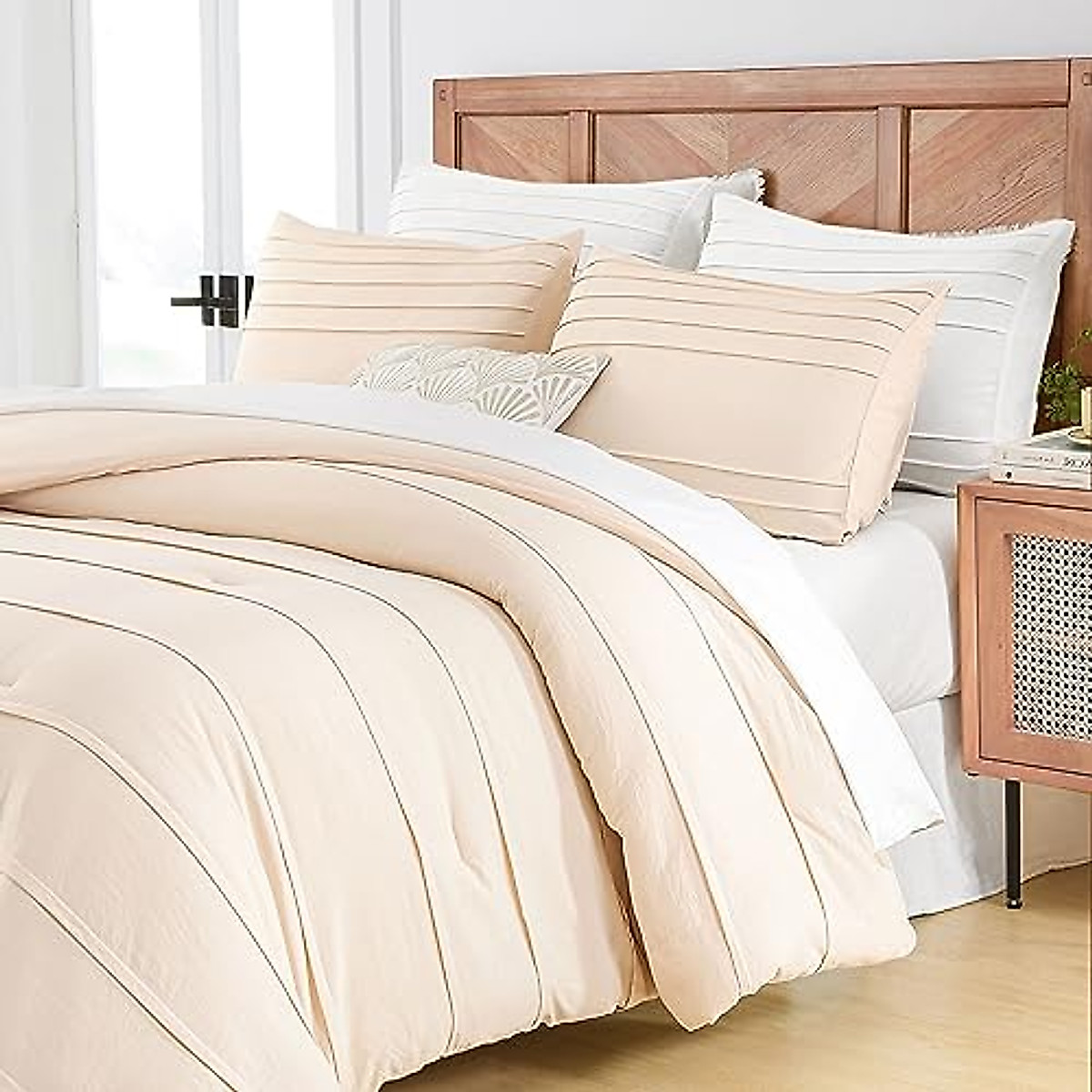 ALEISSEL Stripes Blush Beige Comforter Queen Size,Pleated Queen Comforter Set Lightweight, Ultra-Soft Beige Bedding Set Queen Size 3 Pcs, Down Alternative Comforter Set(Blush Beige,Full/Queen90 x90)
