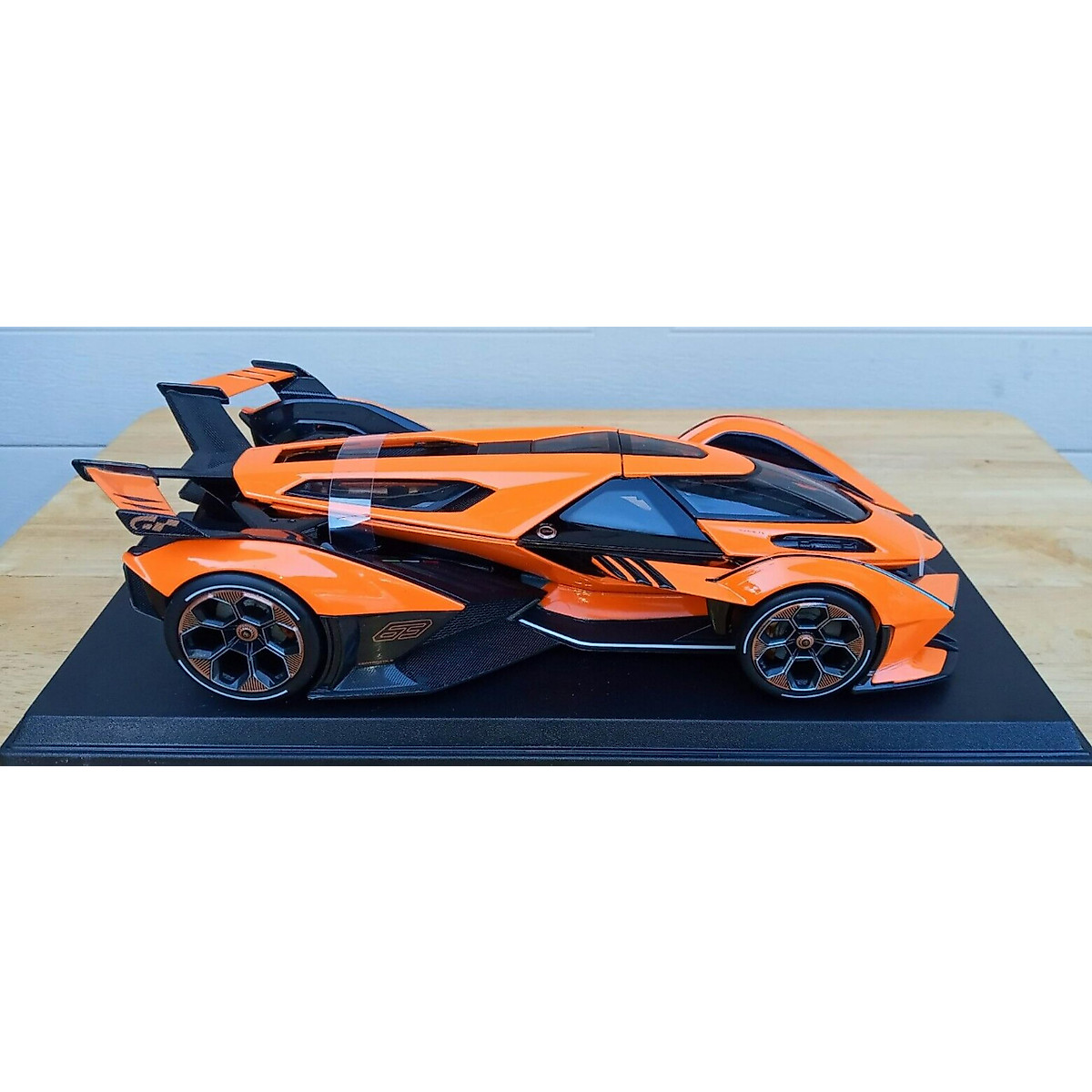 Maisto Lamborghini V12 Vision Gran Turismo Orange Metallic Special Edition 1/18 Diecast Model Car