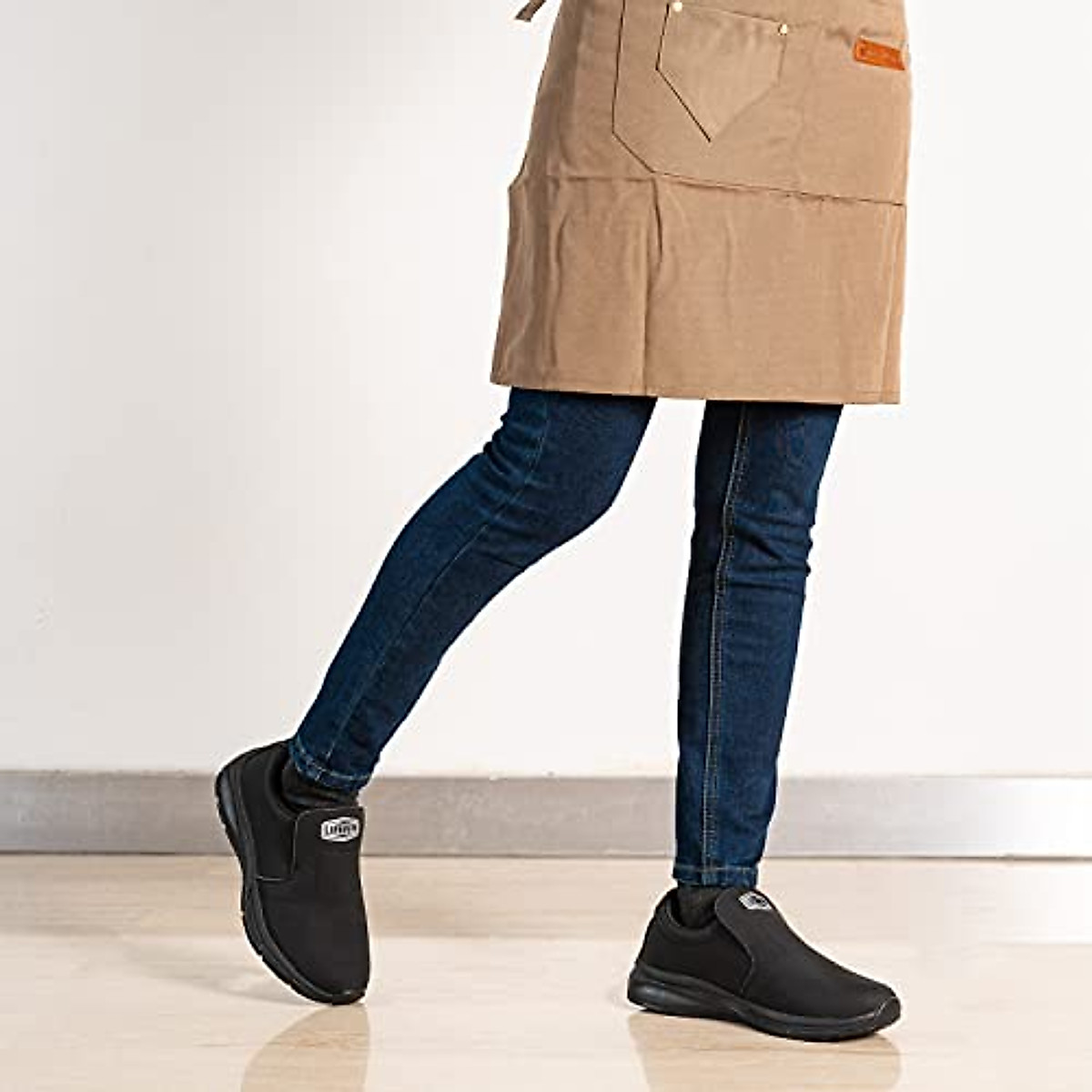 LARNMERN Non Slip Shoes for Women Food Service Work Sneakers Waterproof Nursing Shoes Slip Resistant Chefs Kitchen Restaurant Footwear Comfort Slip On Walking Shoe Black