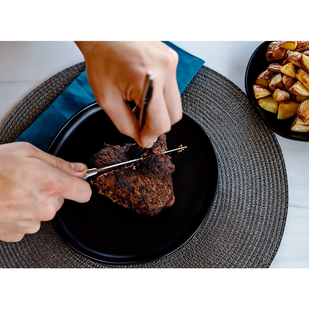 DURA LIVING Premium 4-Piece Steak Knife Set – Sharp Serrated Blades, Forged High Carbon Stainless Steel, Full Tang, Ergonomic Handle, Royal Blue – Ideal for Dining & Entertaining