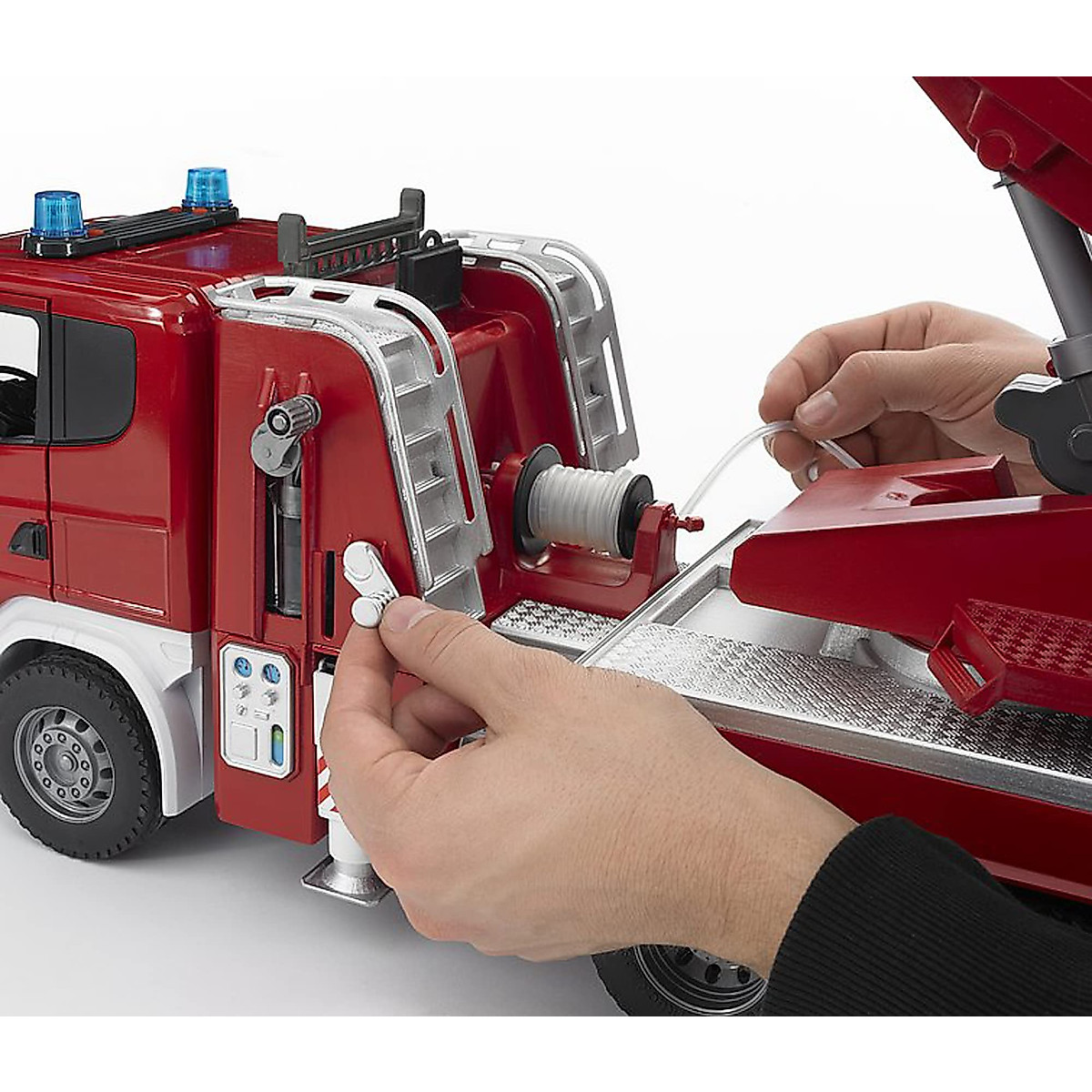 Bruder 03590 Scania R-Serie Fire Engine with Water Pump and L and S Module